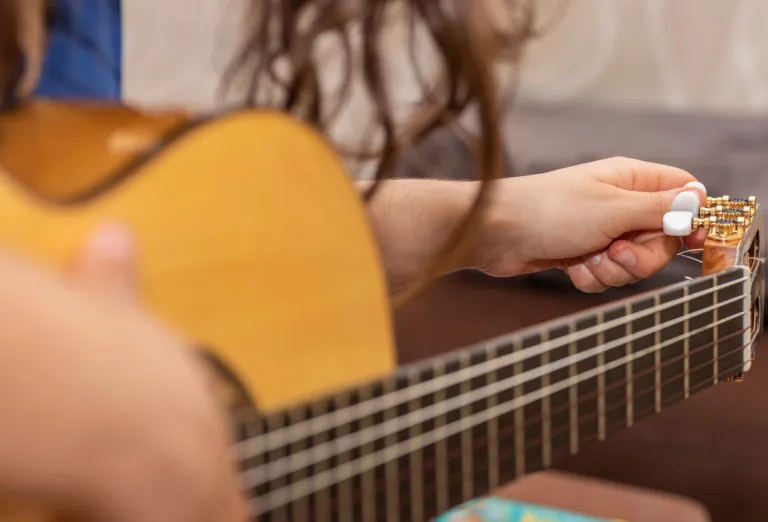 How To Tune A Guitar To Standard Tuning Really Simple Guitar